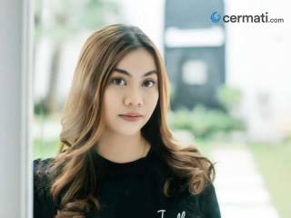 Berkenalan dengan Frislly Herlind, Anak Indigo Pacar Jordi Onsu ...